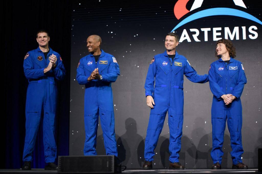 Nasa anuncia tripulação que irá à Lua em 2024 com uma mulher e três ... Nasa anuncia tripulação que irá à Lua em 2024 com uma mulher e três ...