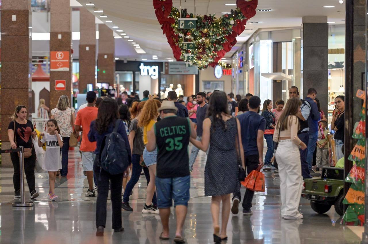 Sete em cada dez lojistas de BH ficaram satisfeitos com as vendas de ... Sete em cada dez lojistas de BH ficaram satisfeitos com as vendas de ...