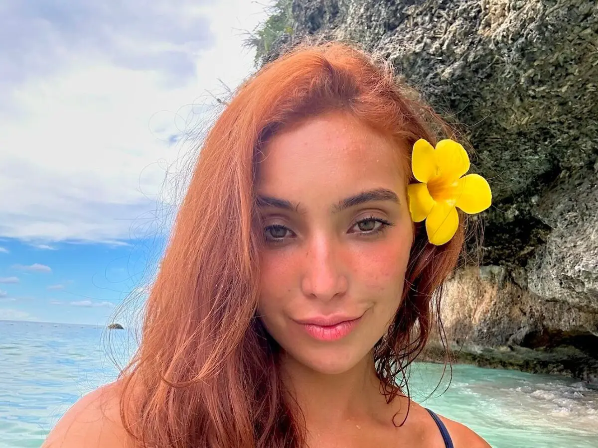 Após Sofrer Com Acnes Vanessa Lopes Surge Em Cliques De Biquíni E
