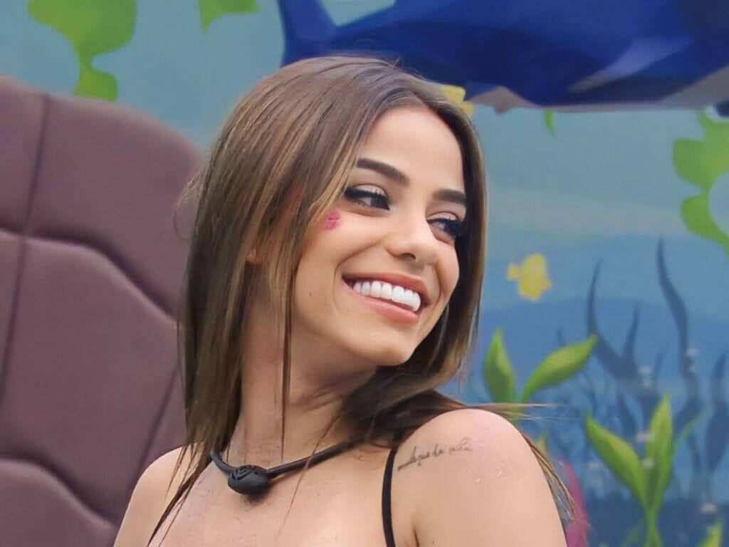 Key Alves aposta em biquíni preto na praia em clique inusitado | O TEMPO