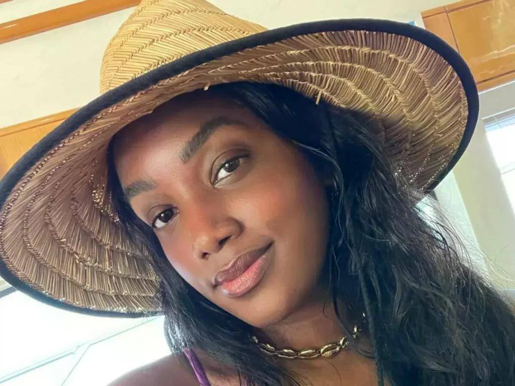 Iza aposta em decote explosivo em foto e coleciona elogios | O Tempo Iza aposta em decote explosivo em foto e coleciona elogios | O Tempo